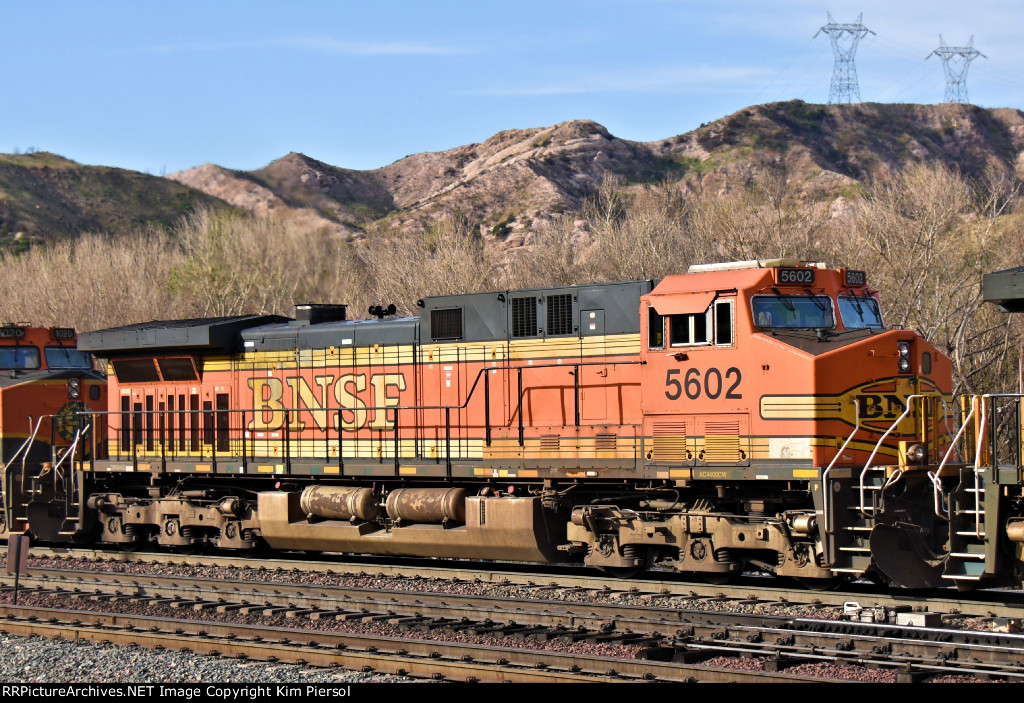 BNSF 5602